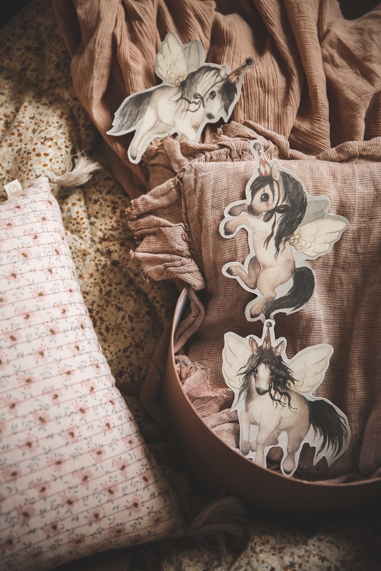 PAPER FRIENDS - FLYING PONIES - Mrs Mighetto Online Shop
