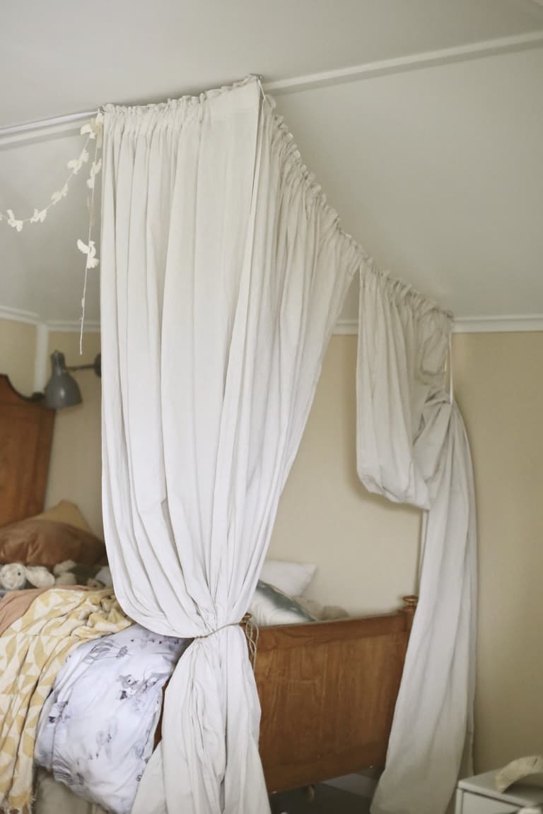 DIY Bed Drape, at least our interpretation - Mrs Mighetto
