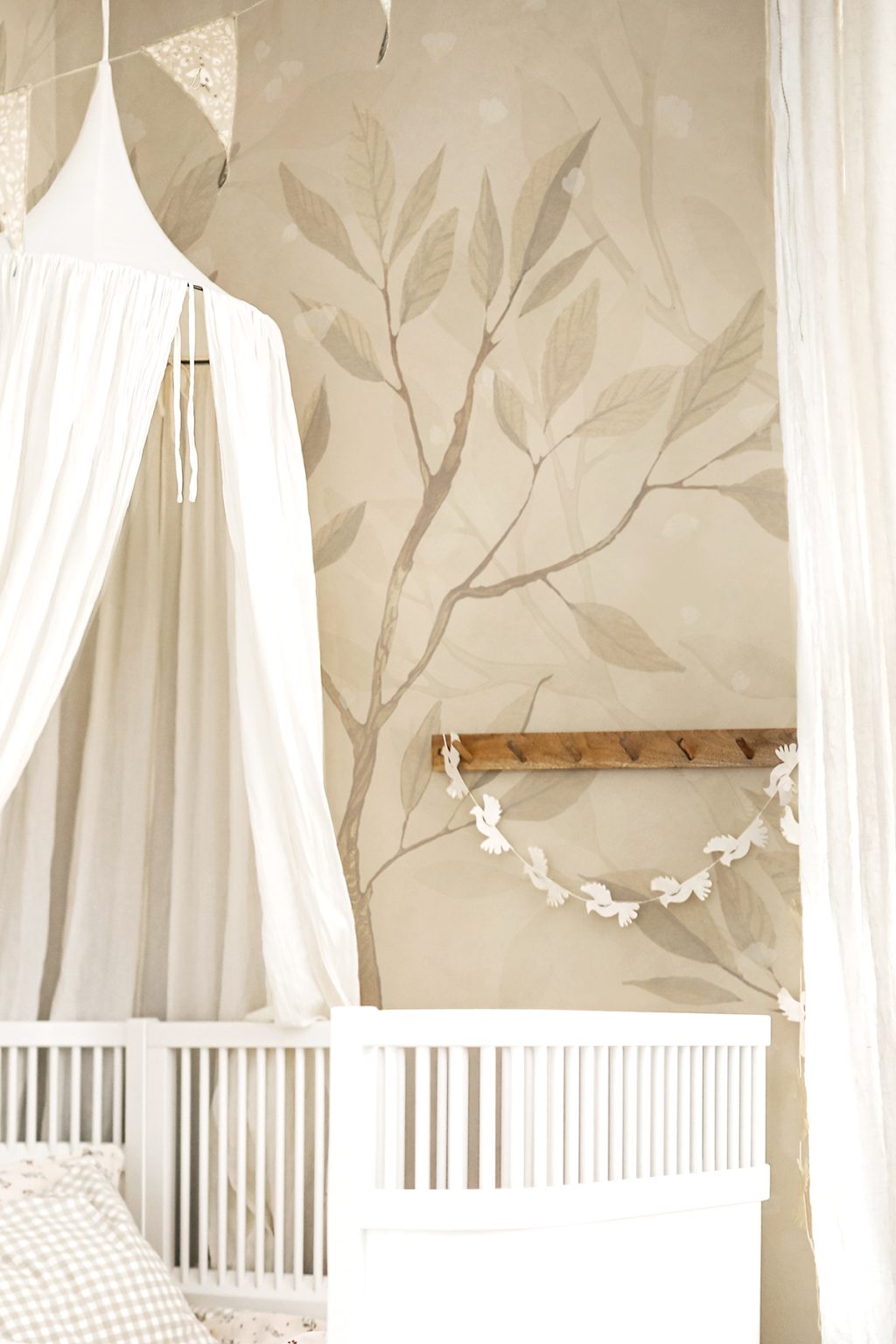 Acorn Forest Day - Wallpaper - Mrs Mighetto